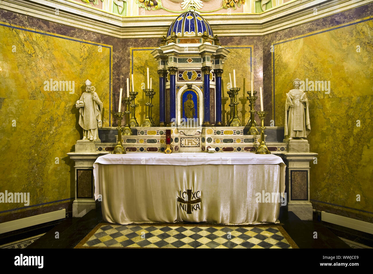 Altars church hi-res stock photography and images - Alamy