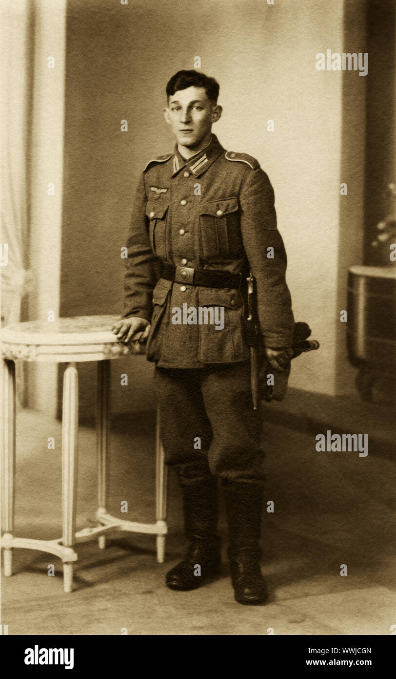 1940 military uniforms hi-res stock photography and images - Alamy