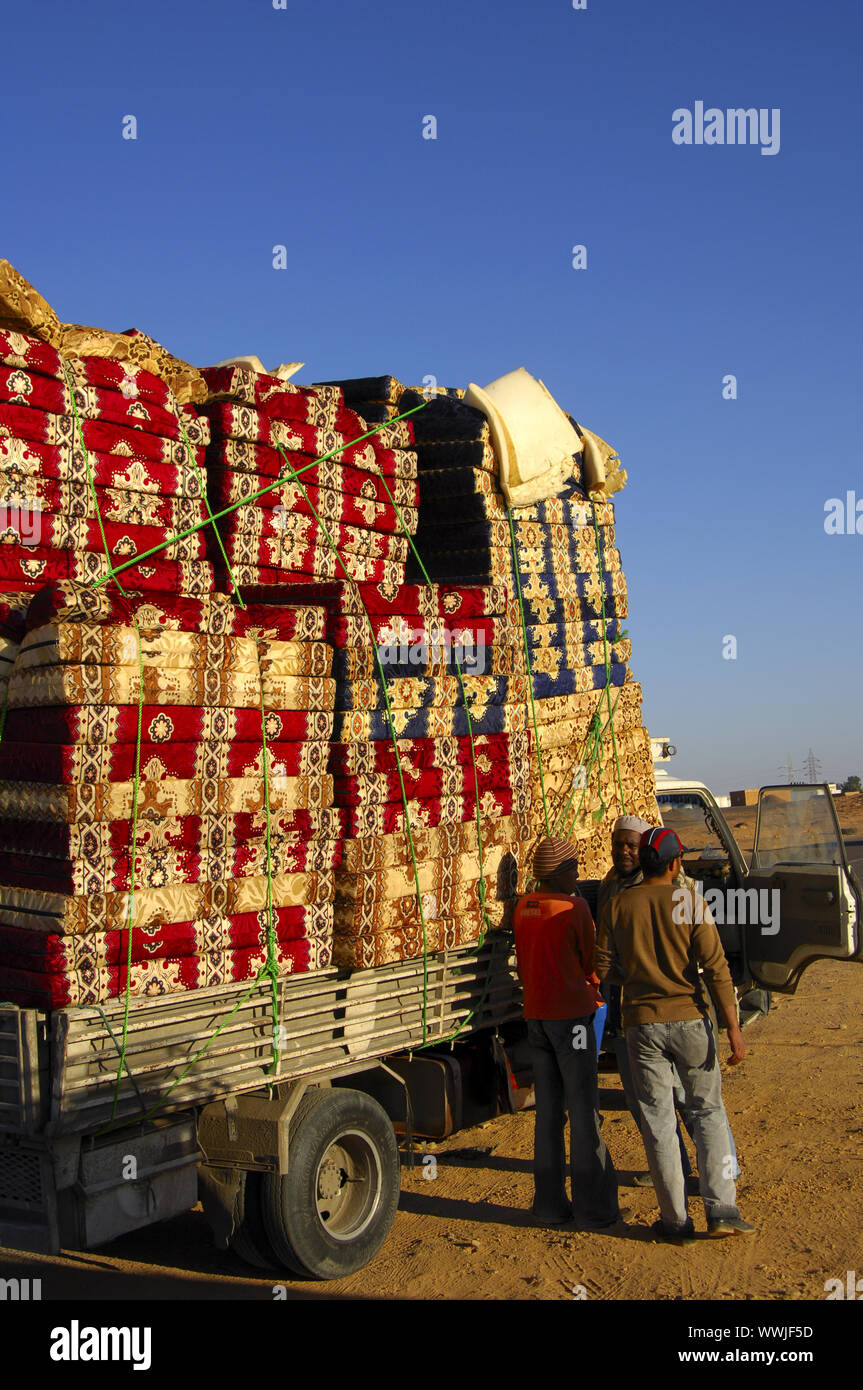Truck transporting people africa hi-res stock photography and images ...