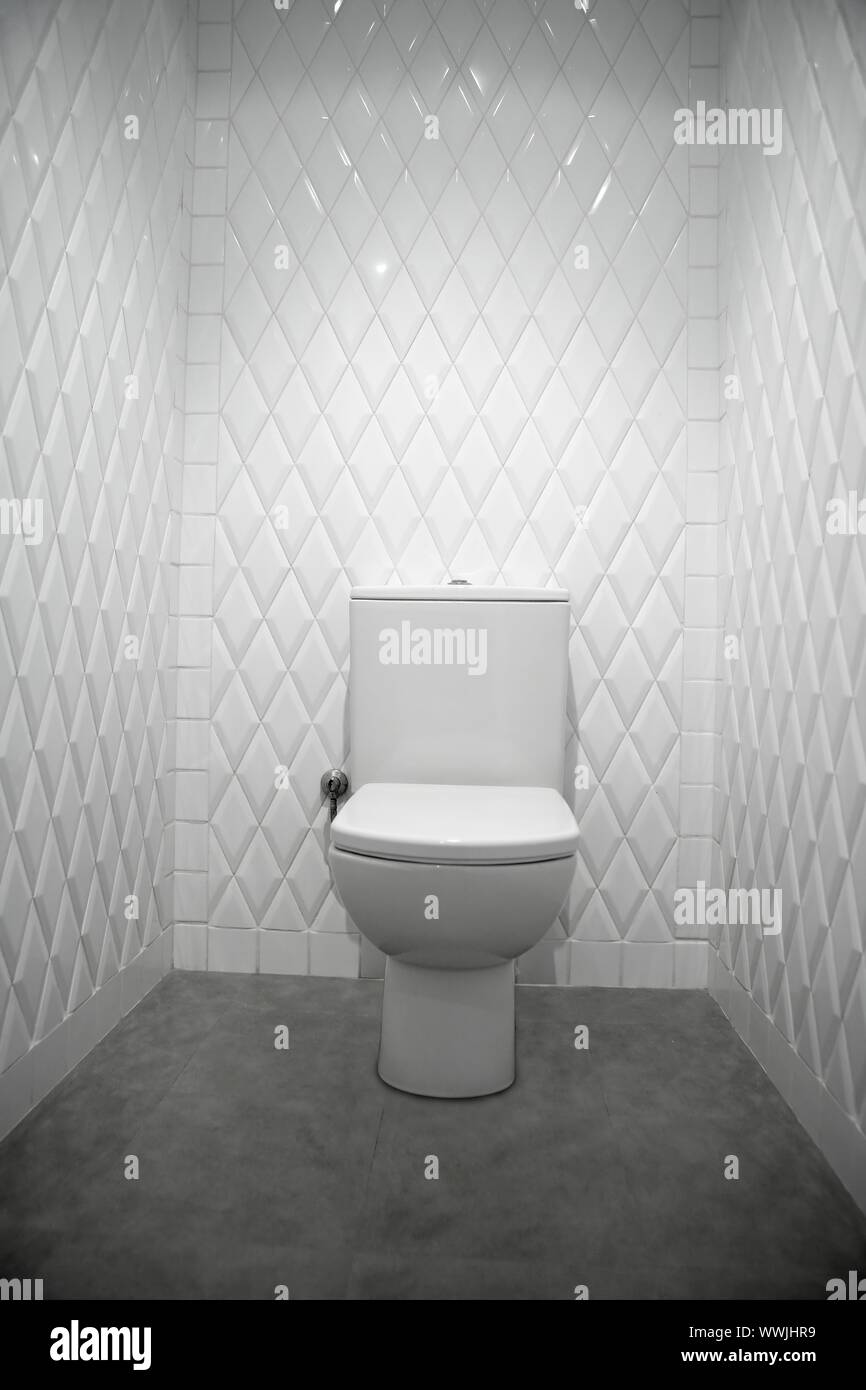 toilet in a white narrow room diamond shape tiles Stock Photo - Alamy