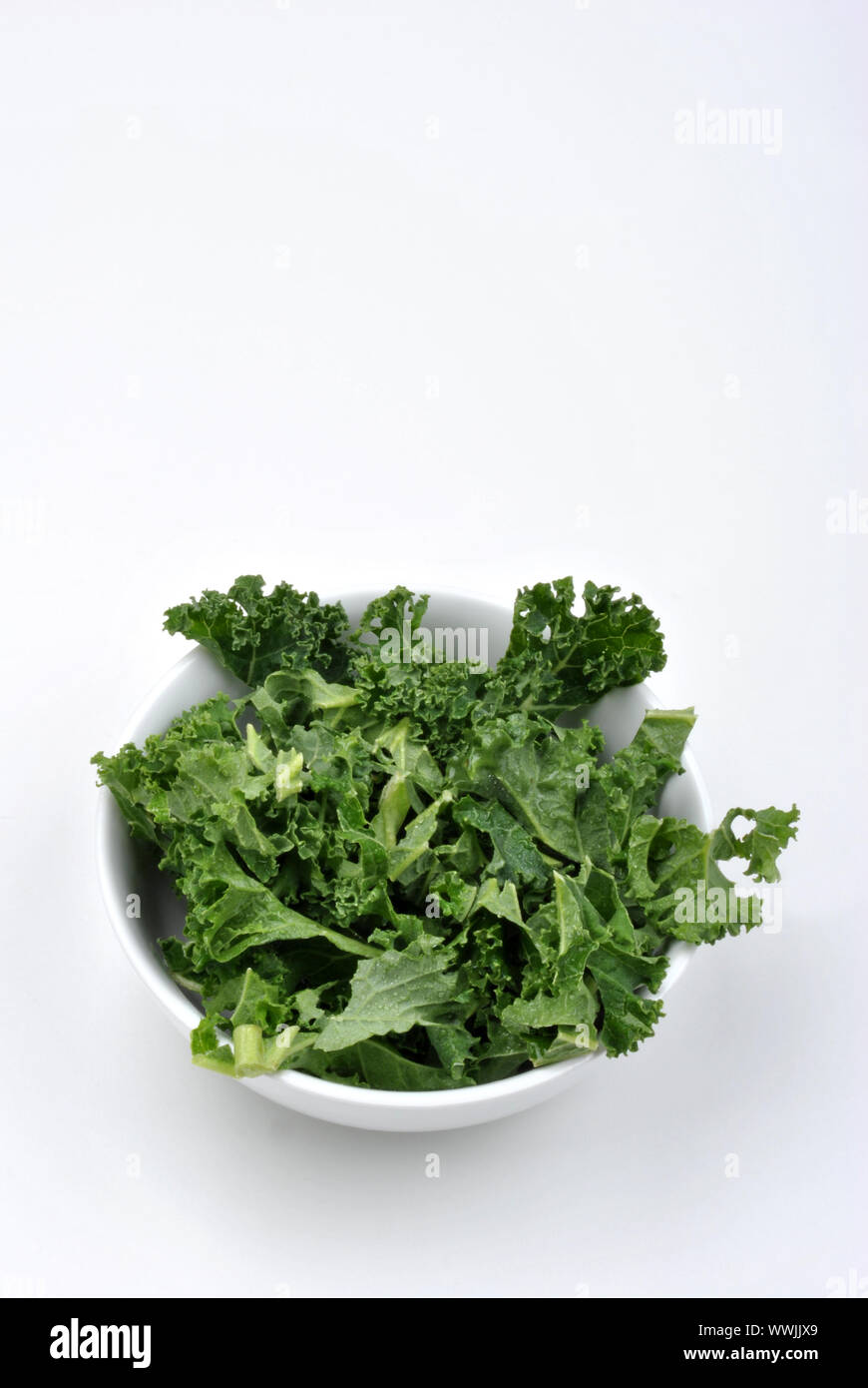 organic tender leaf curly kale washed and ready to cook Stock Photo - Alamy