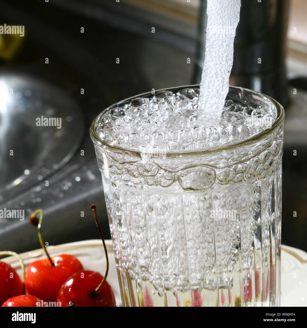 glass under water wet clean up background Stock Photo - Alamy