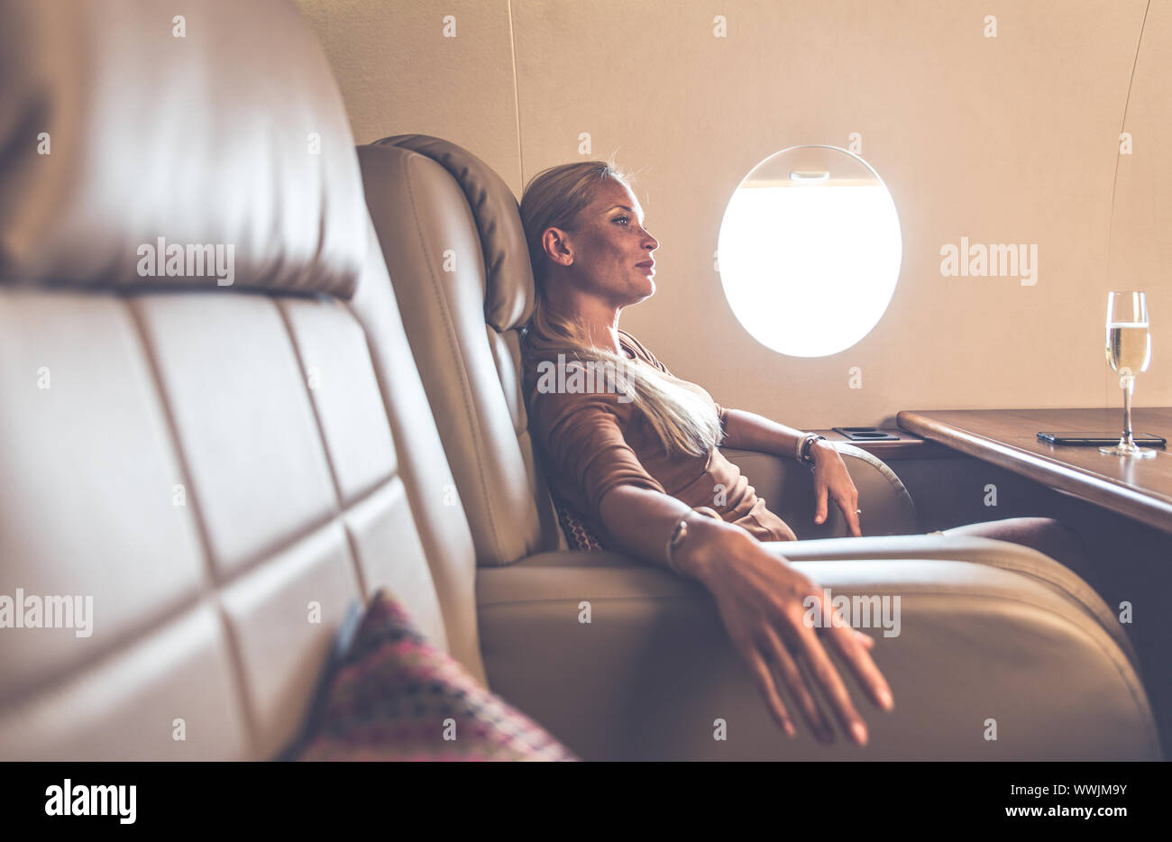 Dubai girl class hi-res stock photography and images - Alamy