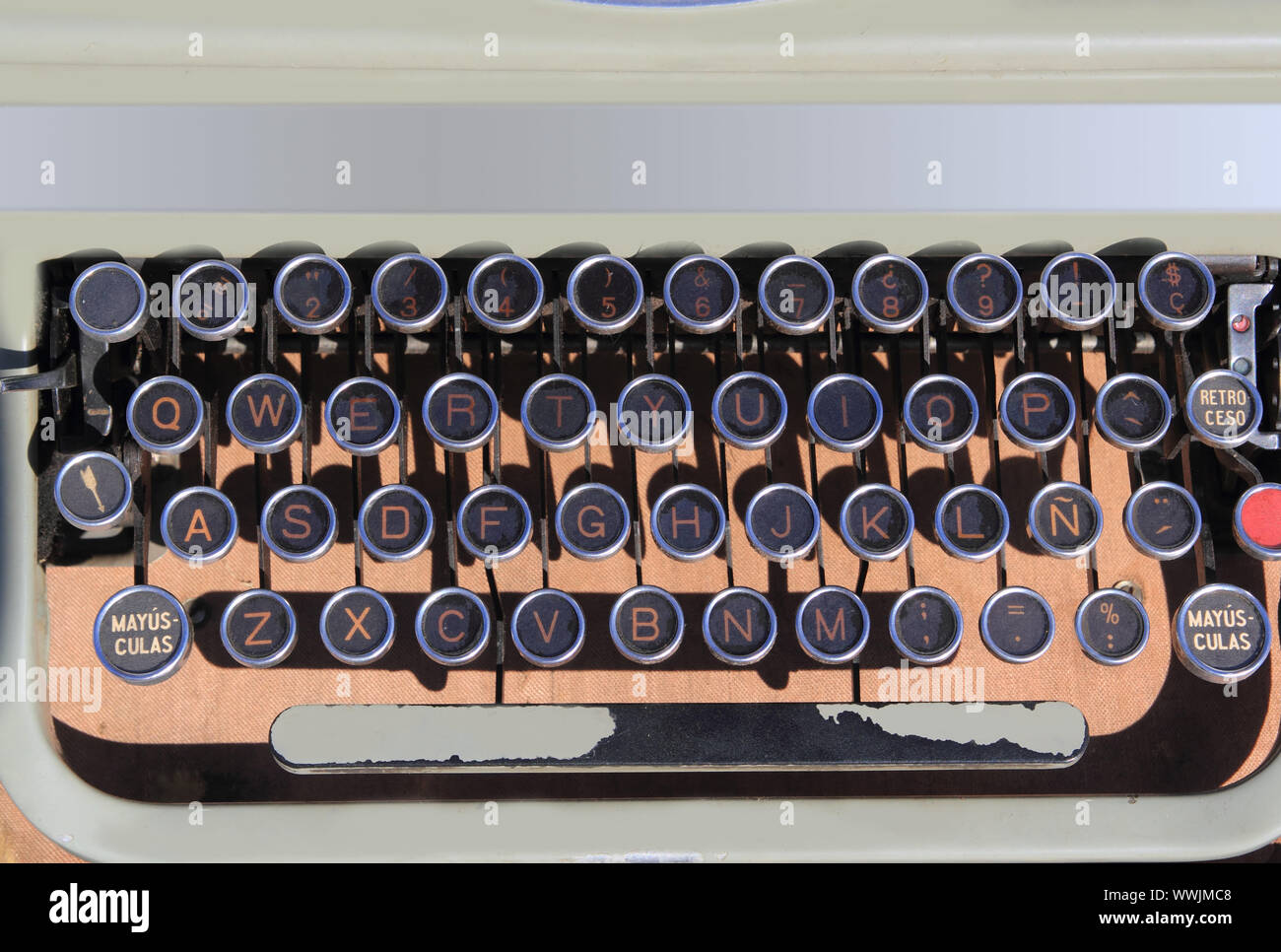 ancient aged typewriter vintage retro qwerty keyboard spanish Stock ...