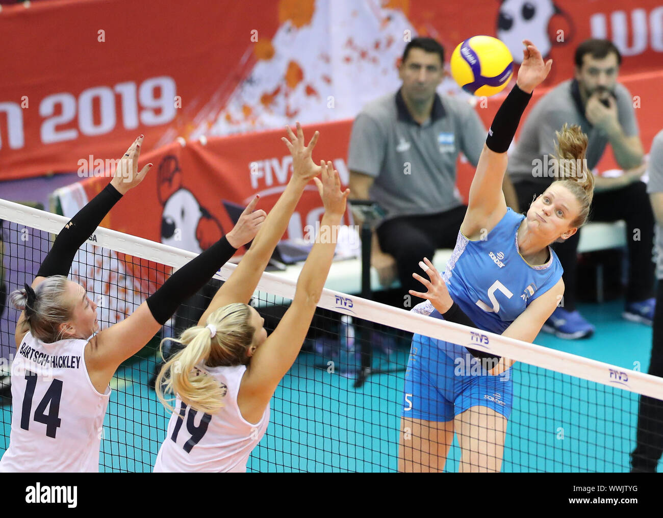 Hamamatsu, Japan. 16th Sep, 2019. Lucia Fresco (R) of Argentina spikes ...