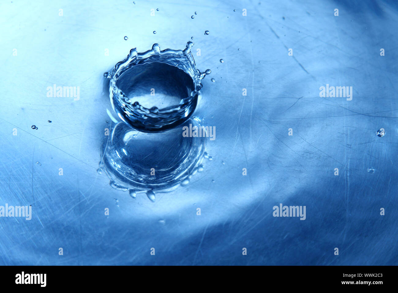 Water droplet to splash of water Stock Photo - Alamy