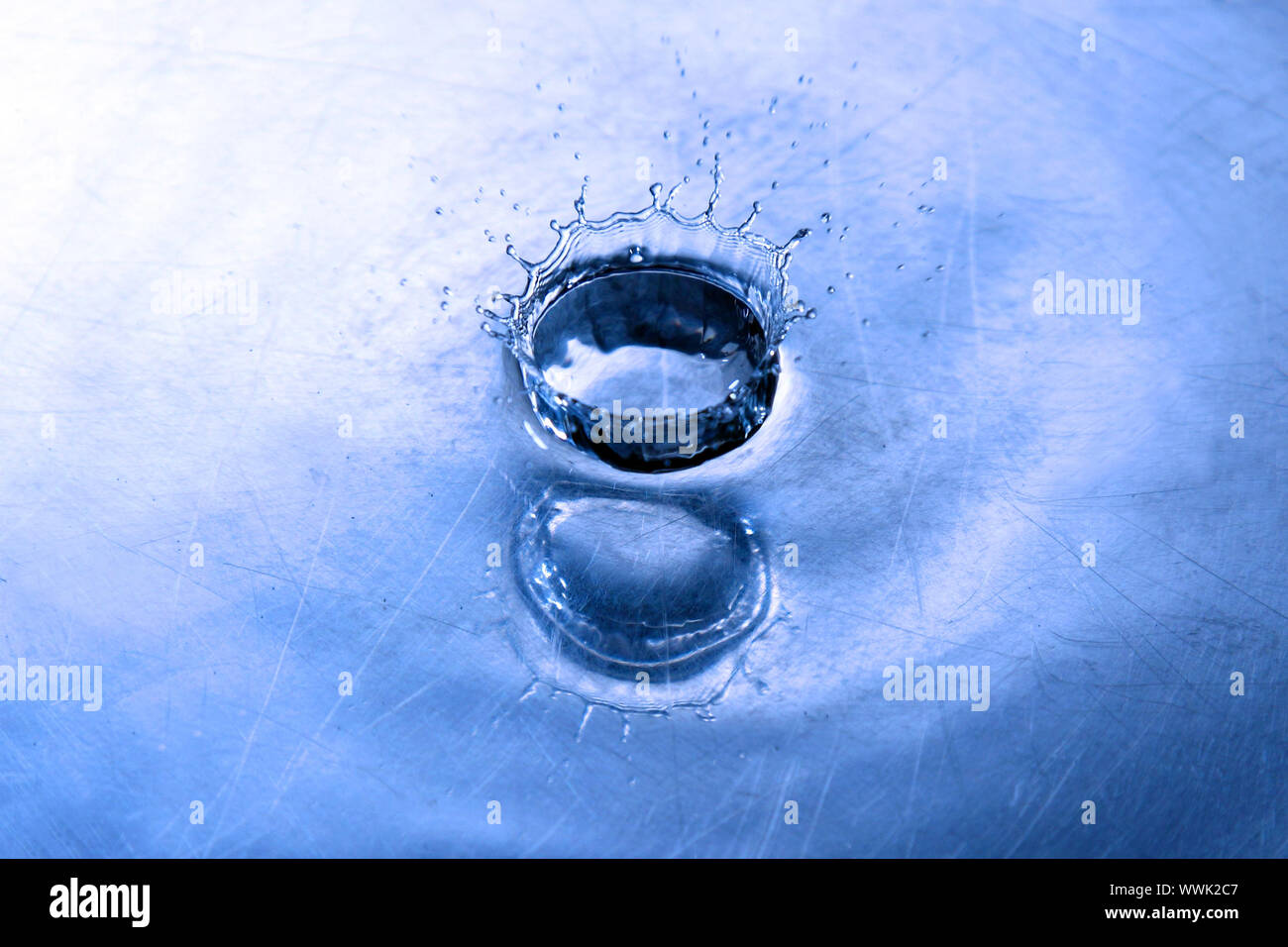 Water droplet to splash of water Stock Photo - Alamy