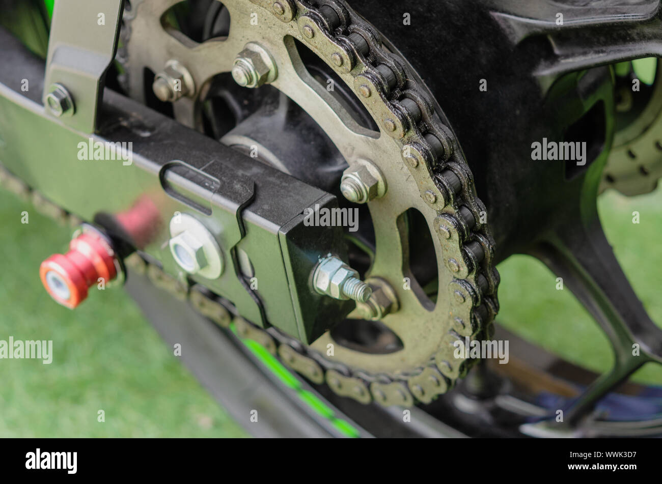 Chain details hi-res stock photography and images - Alamy