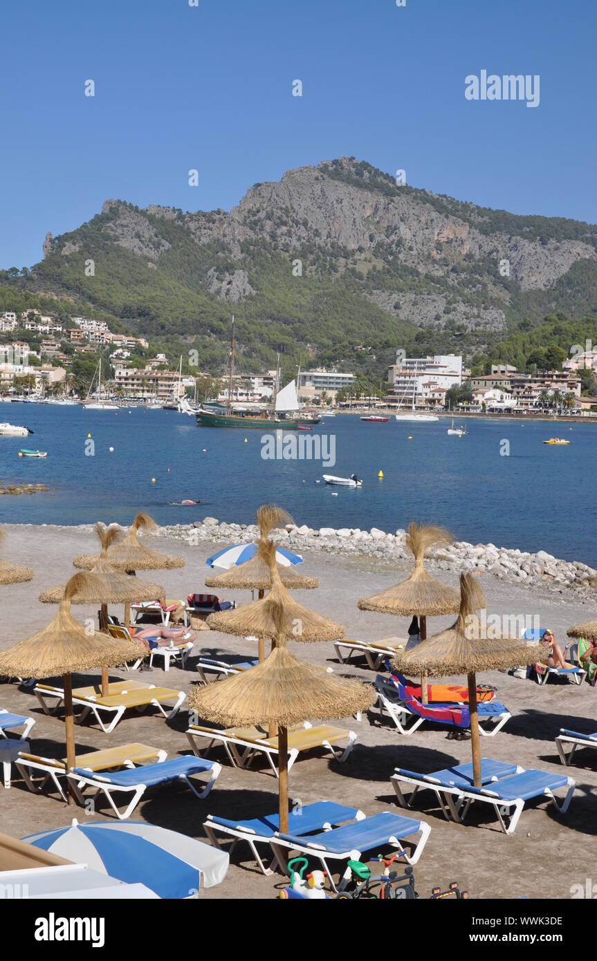 Beach in Port de Soller, Mallorca Stock Photo - Alamy
