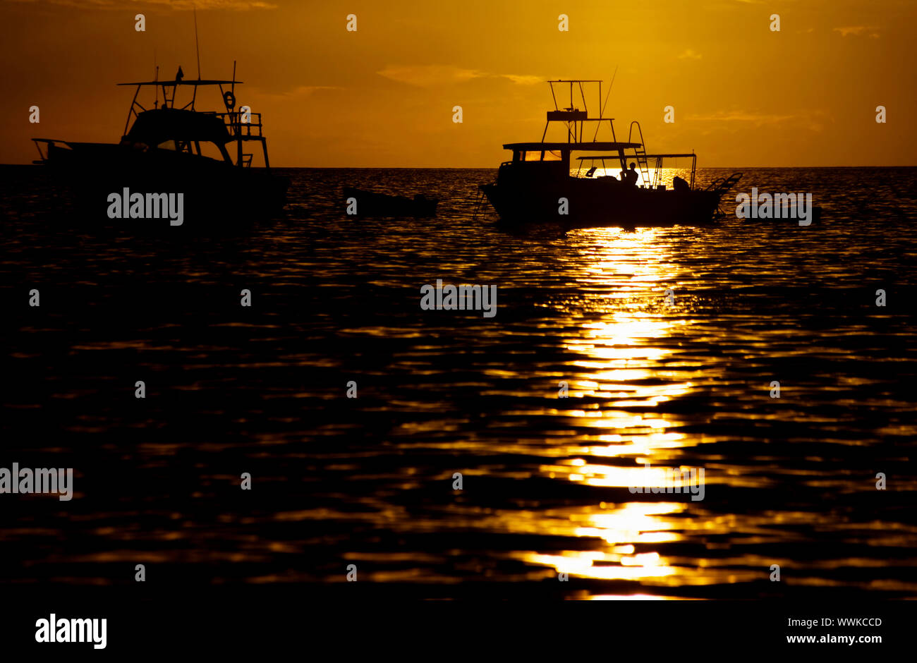 Costa Rica sunset with Boats in the Pacific Ocean Stock Photo - Alamy