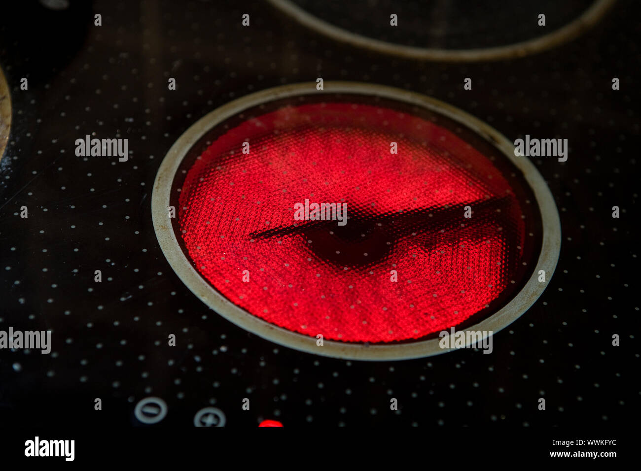 Circular hot plate hi-res stock photography and images - Alamy