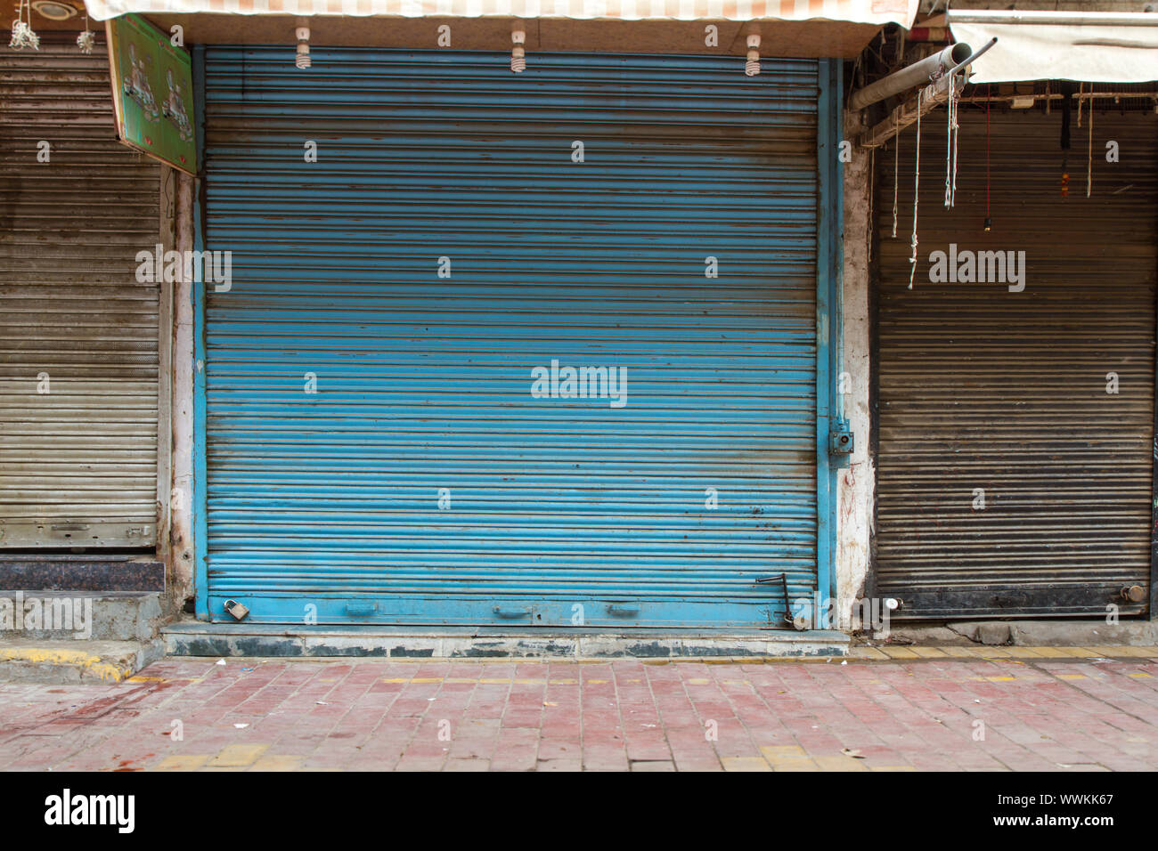 Pavement closed hi-res stock photography and images - Alamy