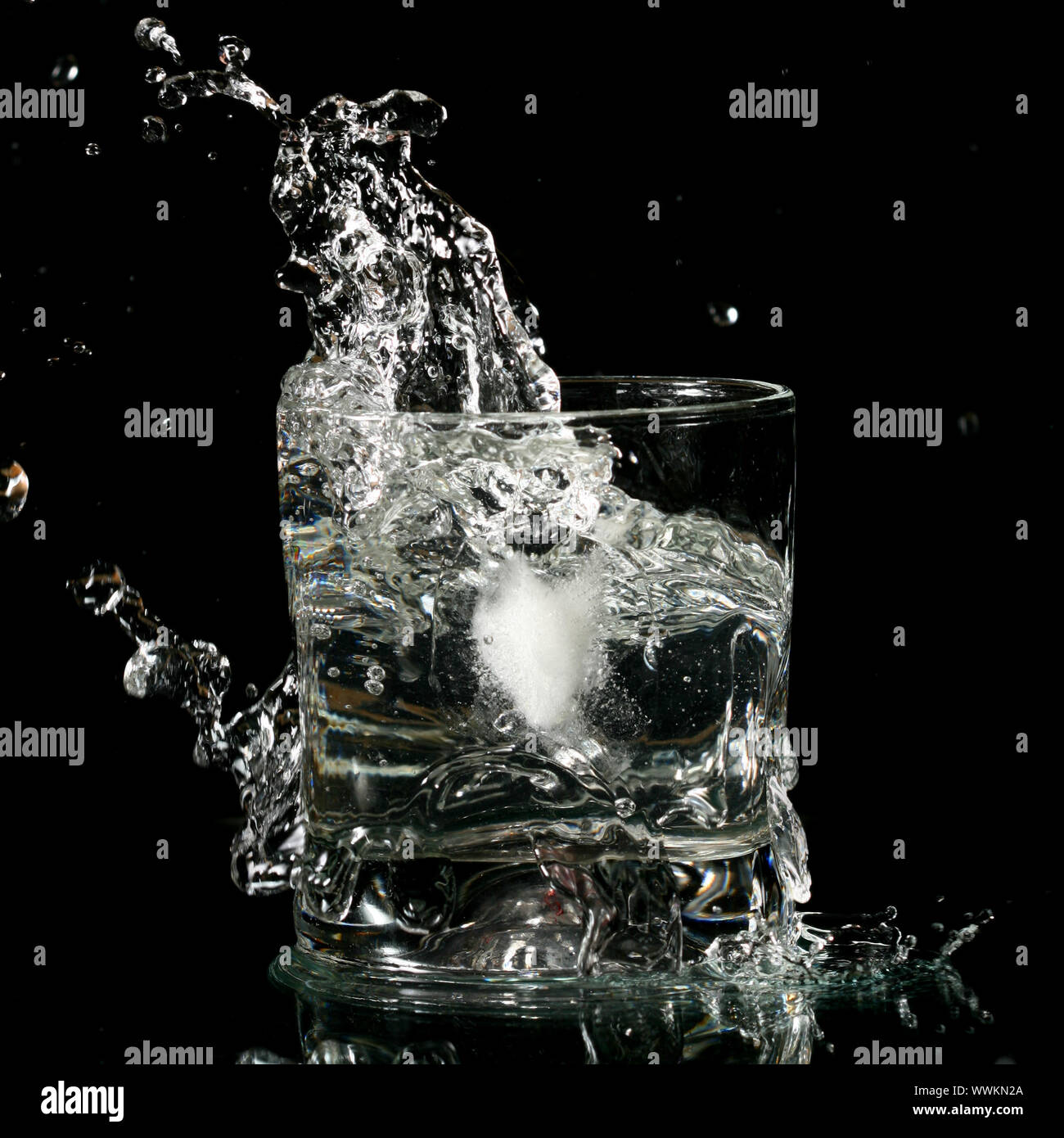alcohol splash on black background close up Stock Photo - Alamy