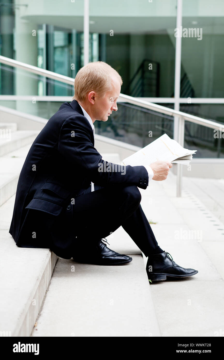 Newspaper building front hi-res stock photography and images - Alamy