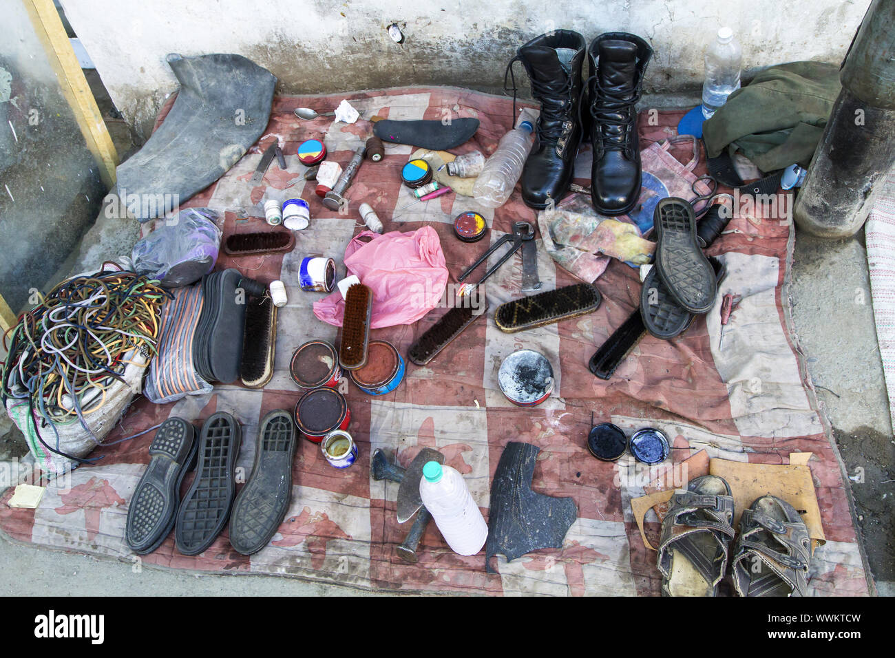 Shoe polisher old hi-res stock photography and images - Alamy