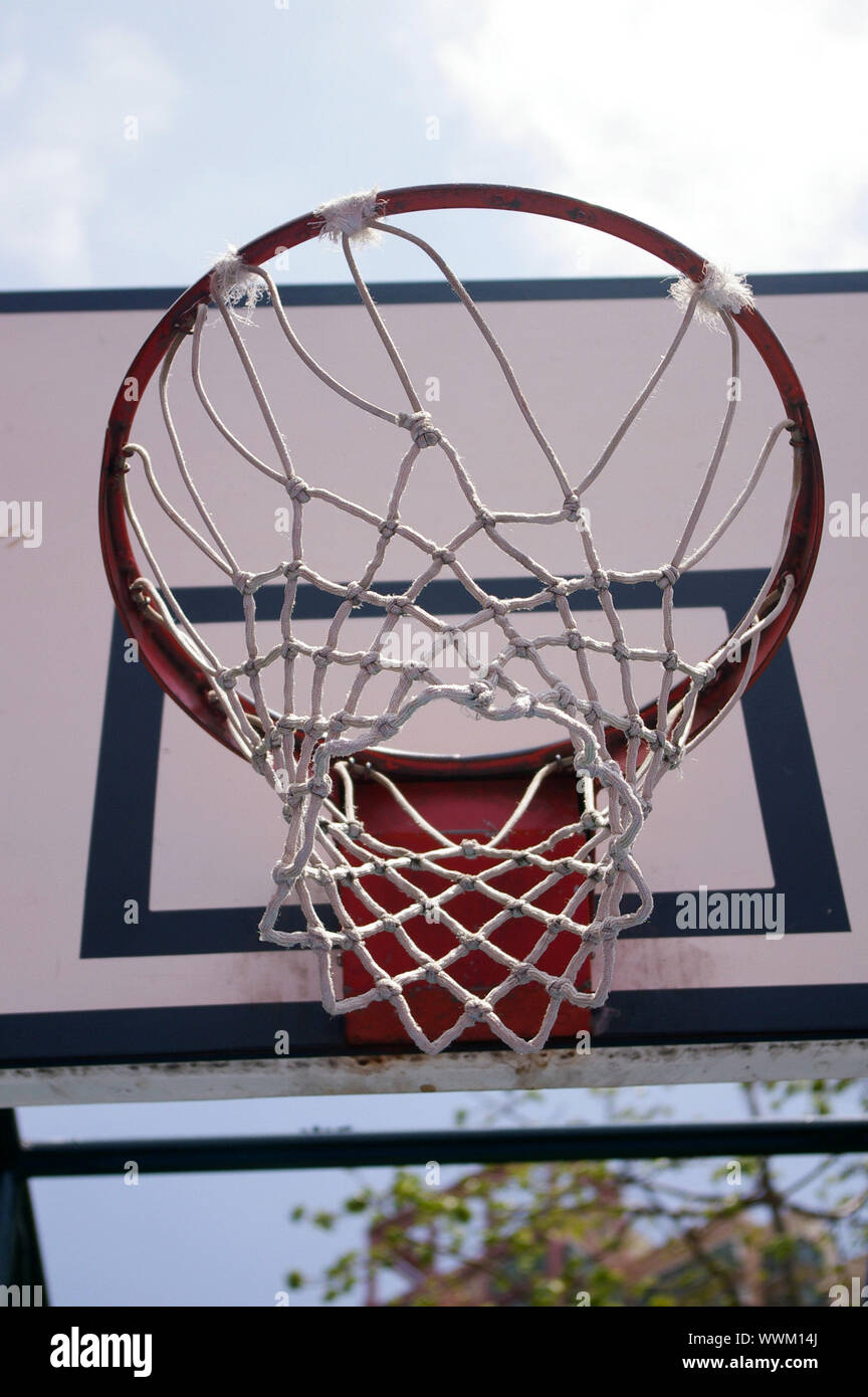 Black iron basket hi-res stock photography and images - Alamy