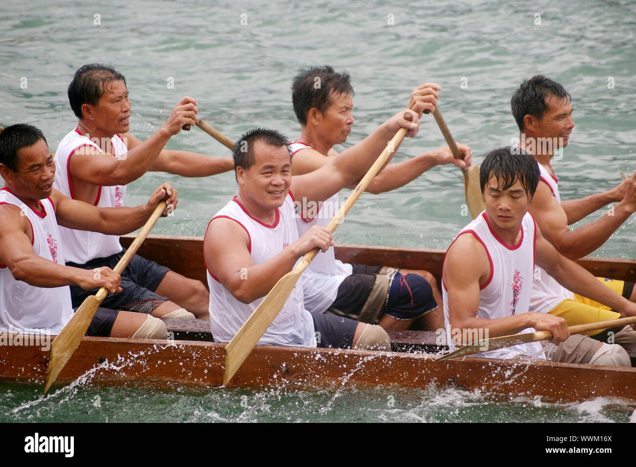 Traditional dragon boat dragonboat hi-res stock photography and images ...