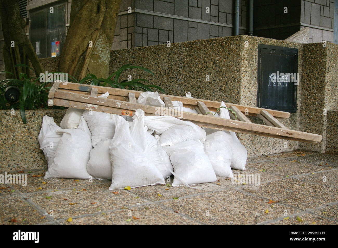 Aluminum ladder illustration hi-res stock photography and images - Alamy