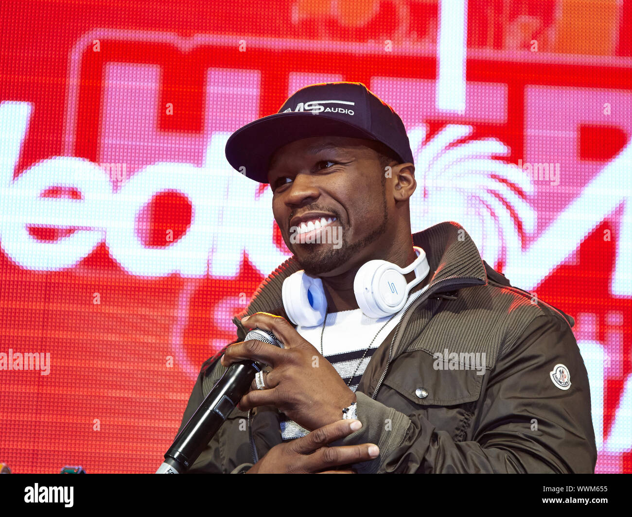 50 Cent, US-Rap star, giving autograph in Berlin Stock Photo - Alamy