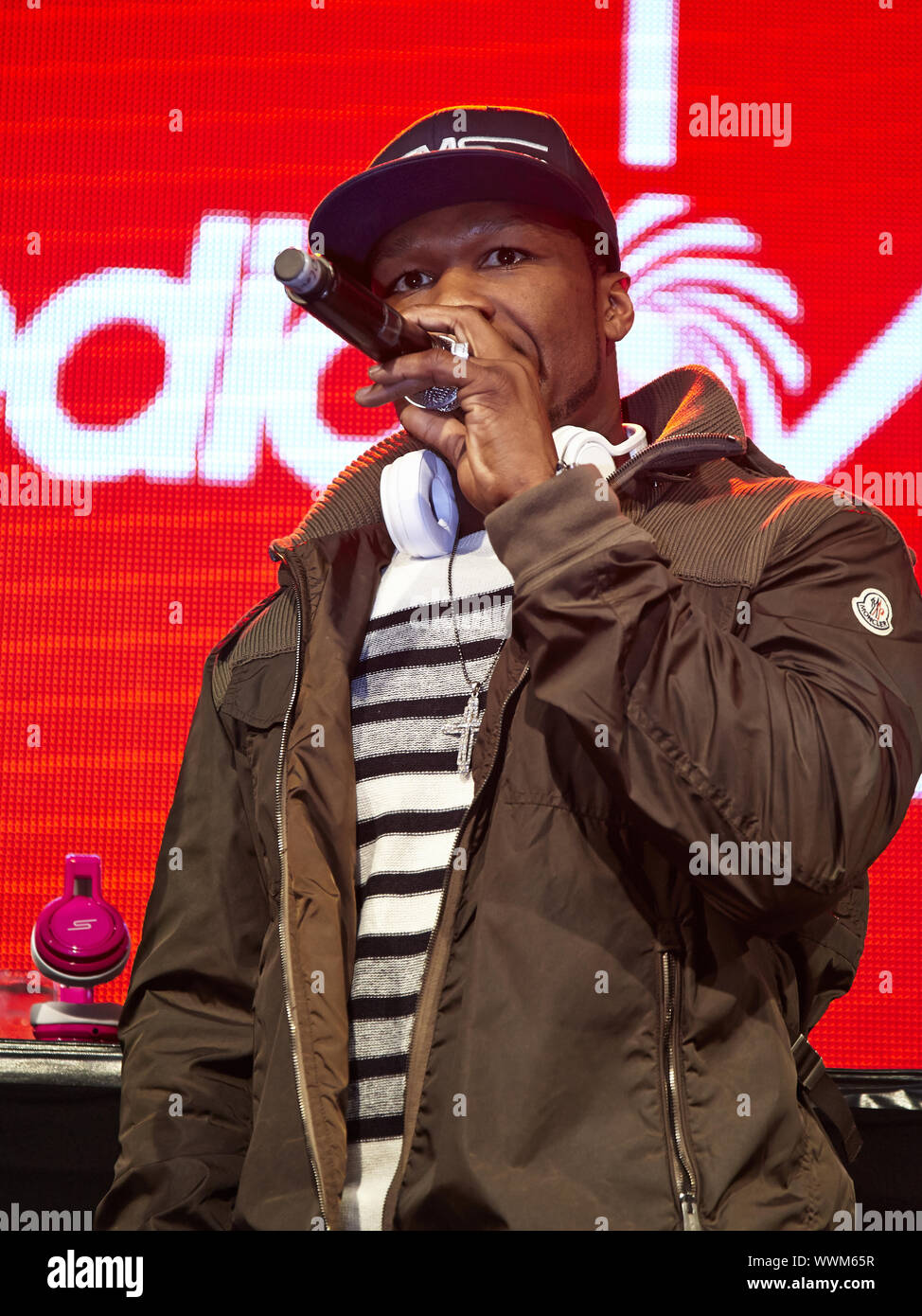 50 Cent, US-Rap star, giving autograph in Berlin Stock Photo - Alamy