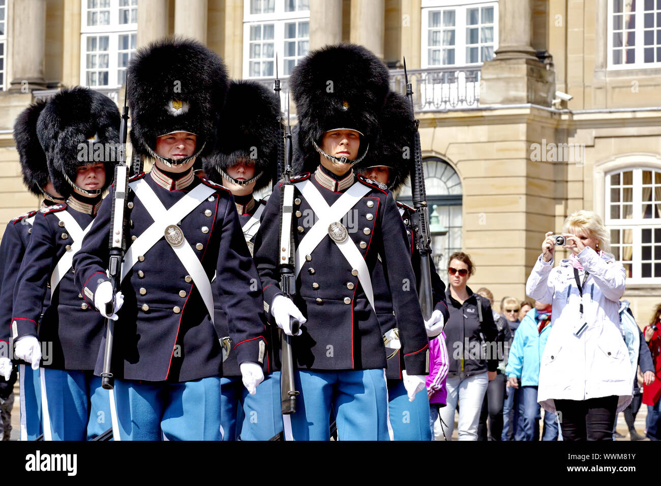 Changing of the guard in front of amalienborg palace hi-res stock photography and images - Alamy