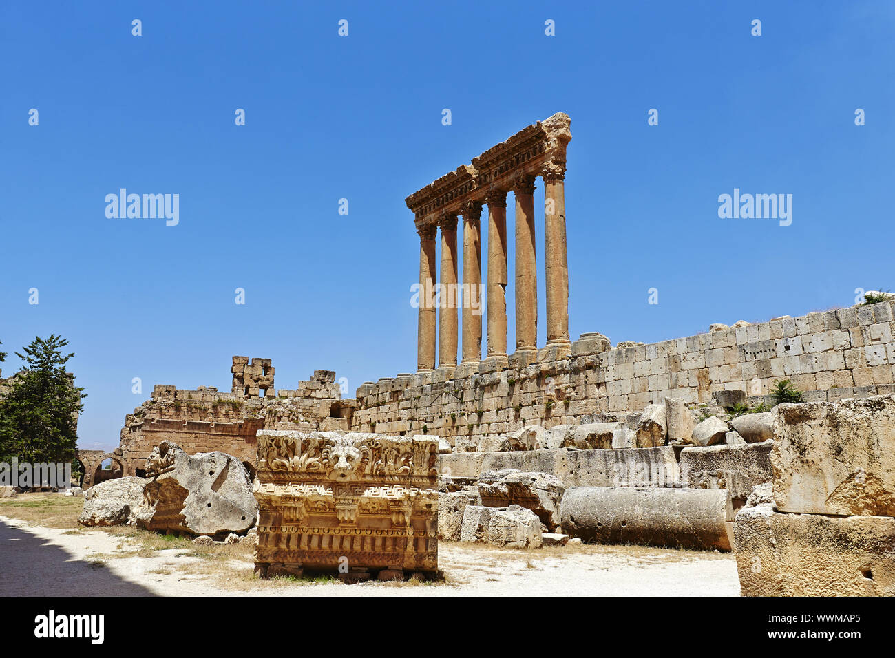 Jupiter columns and baalbek lion (Temple of Jupiter) - Baalbek, Lebanon ...