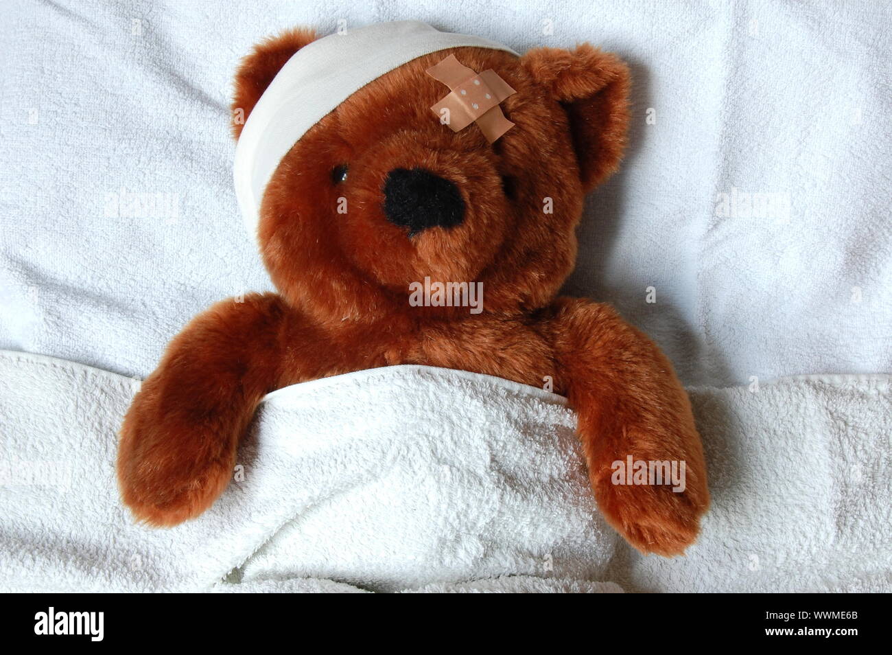 sick teddy bear with injury in a bed in the hospital Stock Photo - Alamy