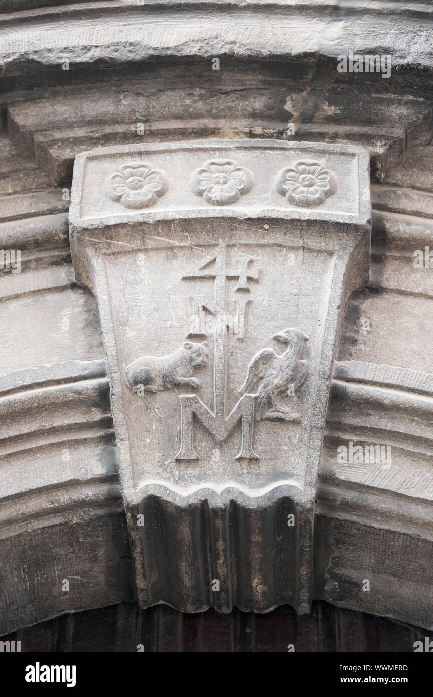 Decorative keystone hi-res stock photography and images - Alamy