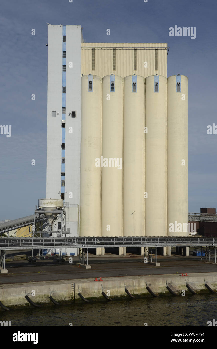 Silo at a port Stock Photo - Alamy