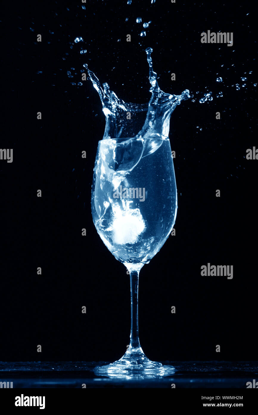 alcohol splash on black background Stock Photo - Alamy