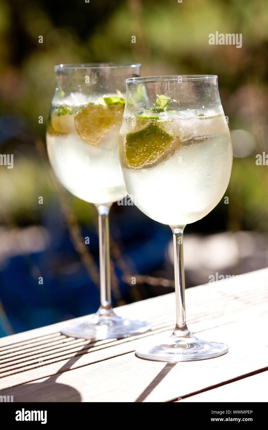 hugo prosecco elderflower soda ice summer drink Stock Photo - Alamy