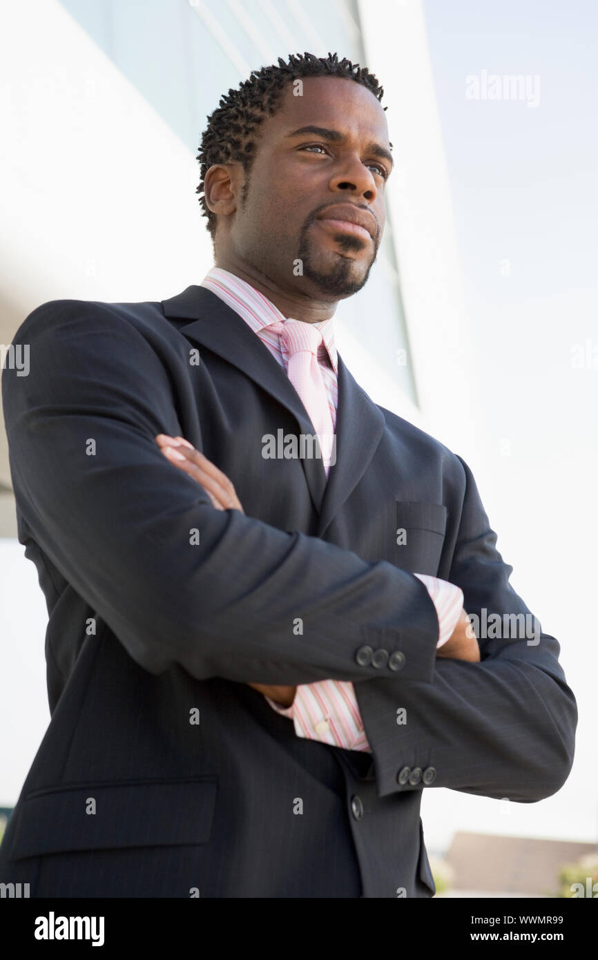 People standing outside a building hi-res stock photography and images ...