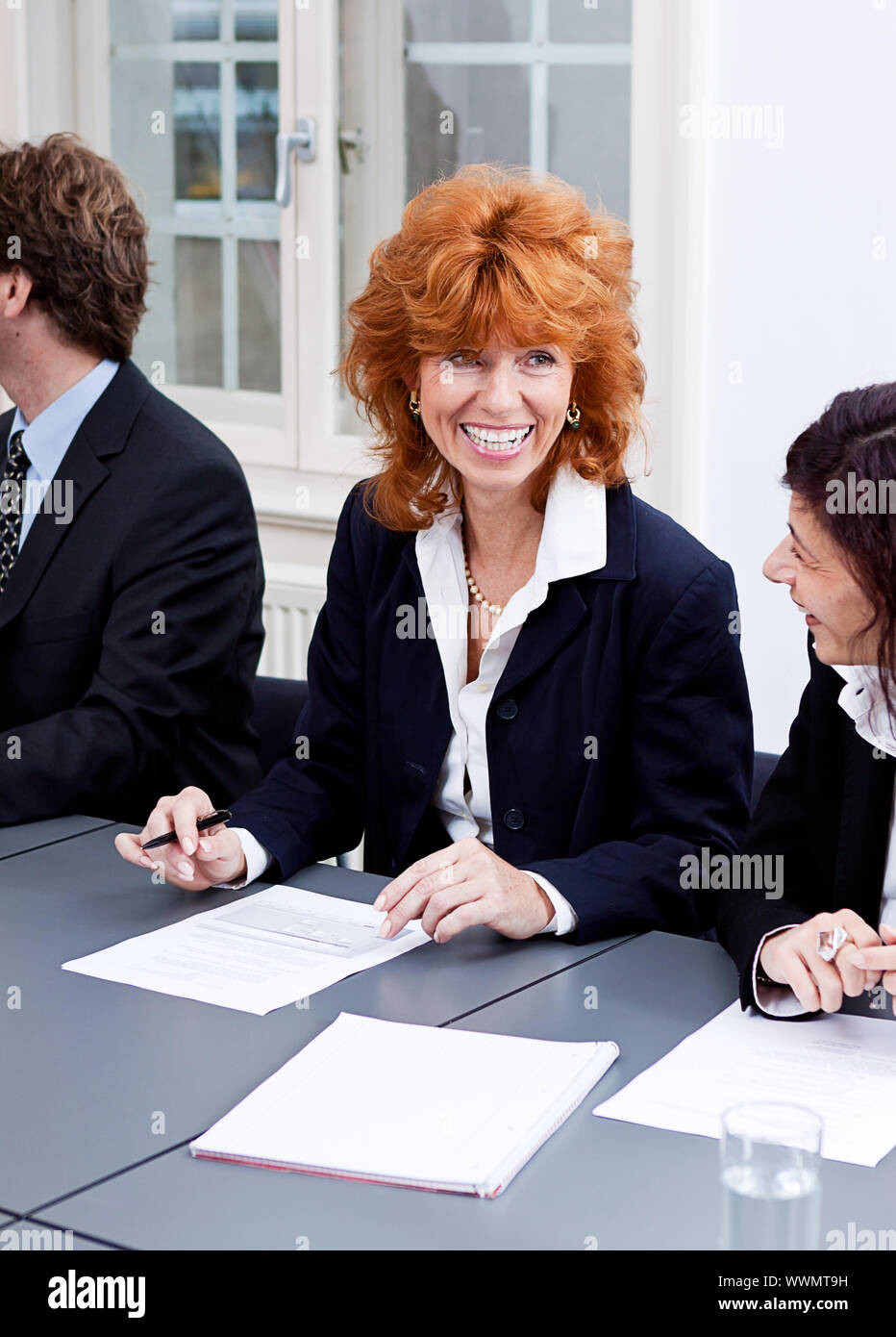Work team table hi-res stock photography and images - Alamy