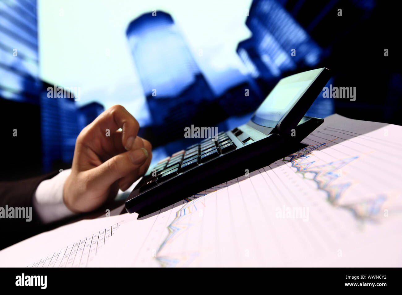 Calculate price hi-res stock photography and images - Alamy
