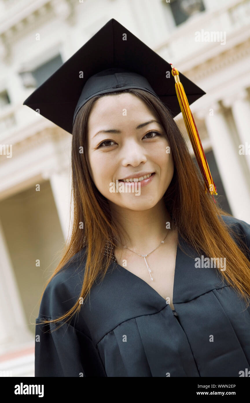 Asian graduate group hi-res stock photography and images - Alamy