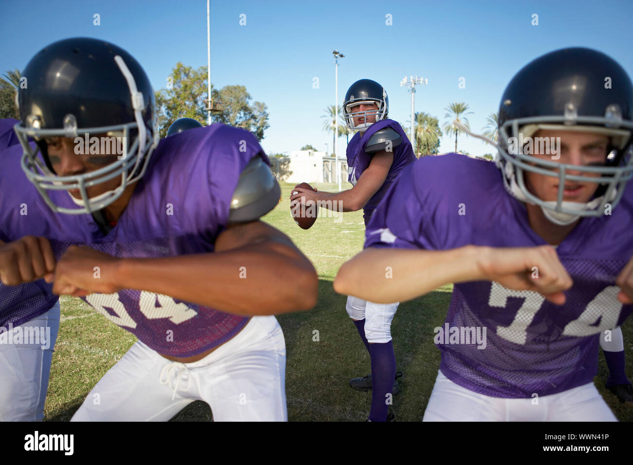 American linemen hi-res stock photography and images - Alamy