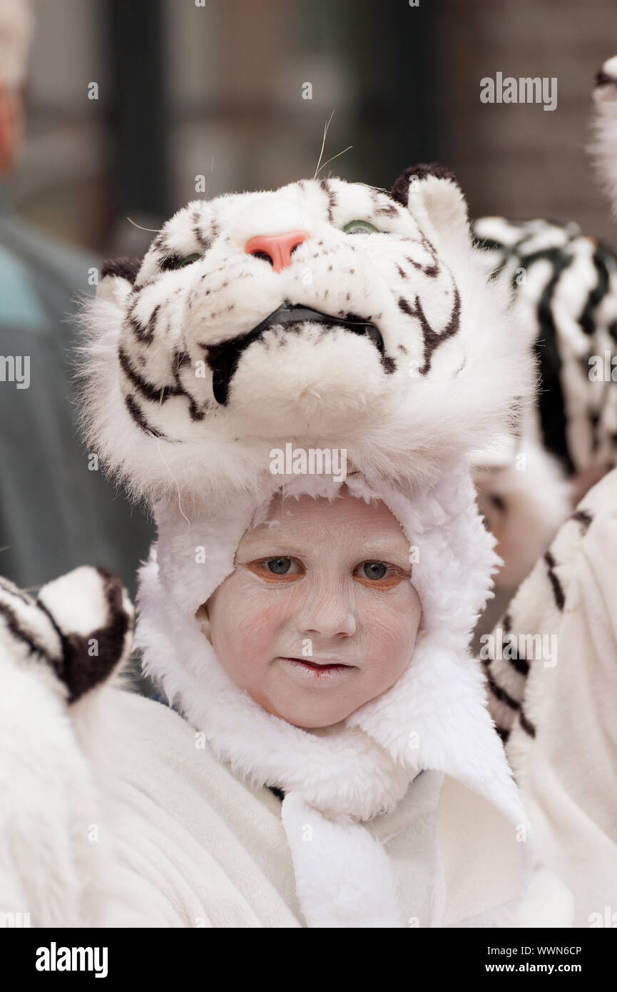 White tiger circus performer hi-res stock photography and images - Alamy