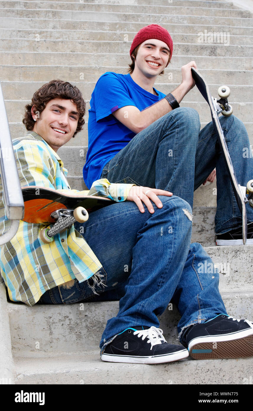 Skateboarder camaraderie hi-res stock photography and images - Alamy