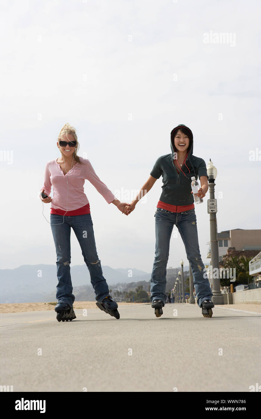 Lady rollerblading hi-res stock photography and images - Alamy