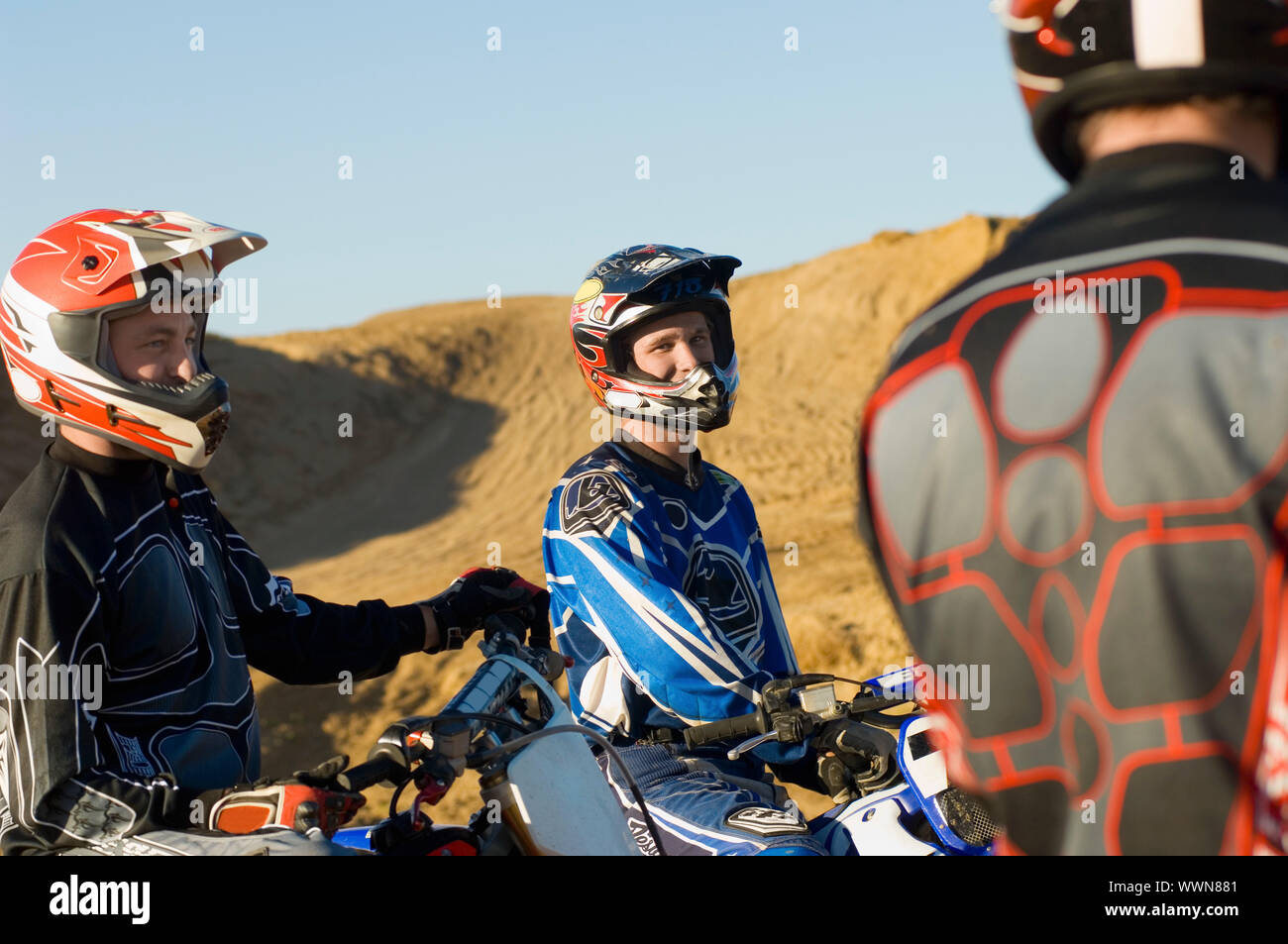 People talking about motorbikes hi-res stock photography and images - Alamy