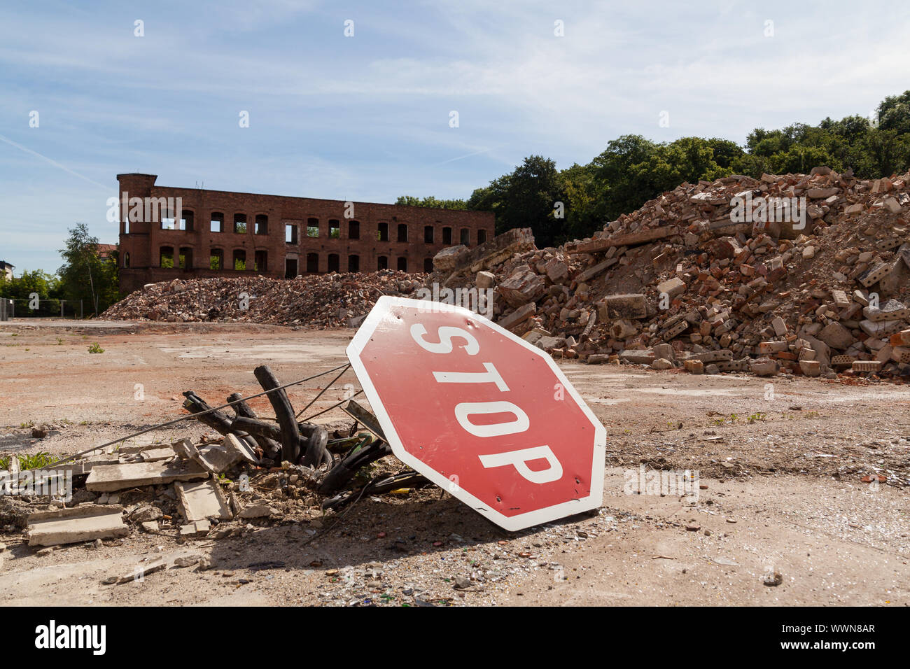 Decay buildings hi-res stock photography and images - Alamy