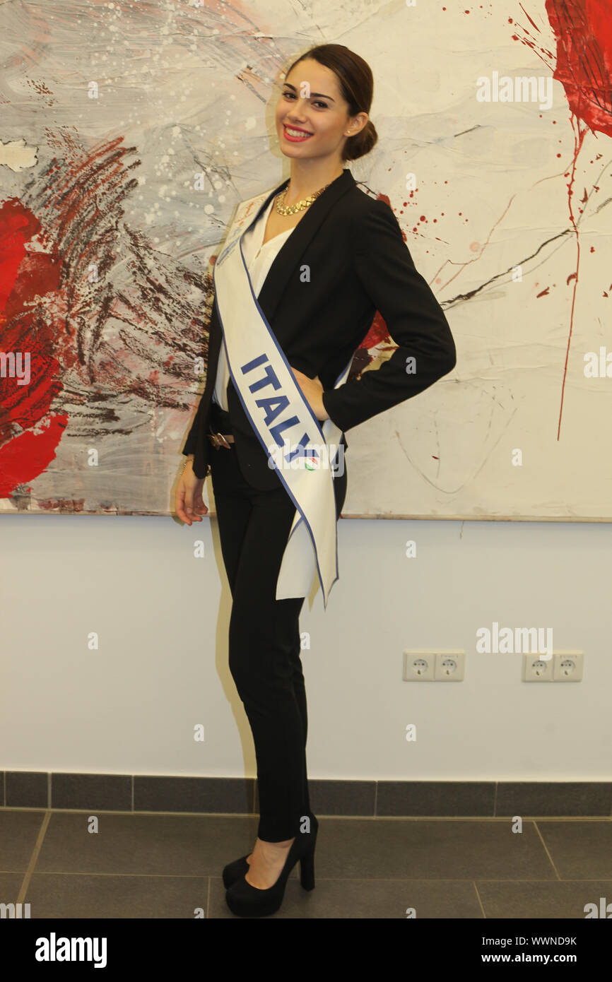 Miss italy hi-res stock photography and images - Alamy