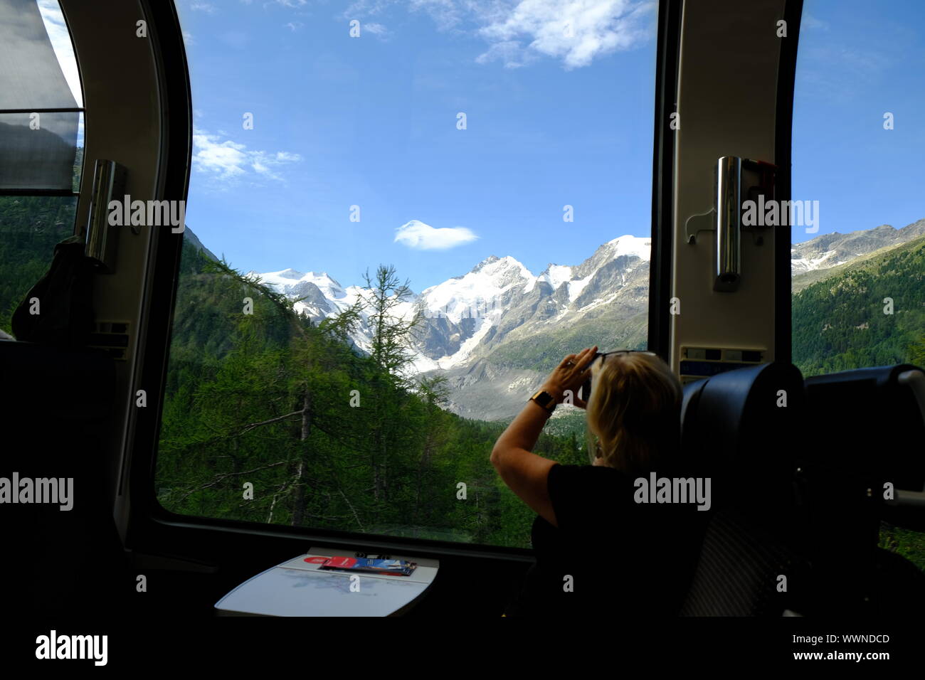 Jungfraujoch station switzerland hi-res stock photography and images ...