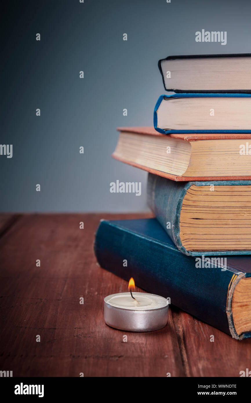 Burning a stack of books hi-res stock photography and images - Alamy