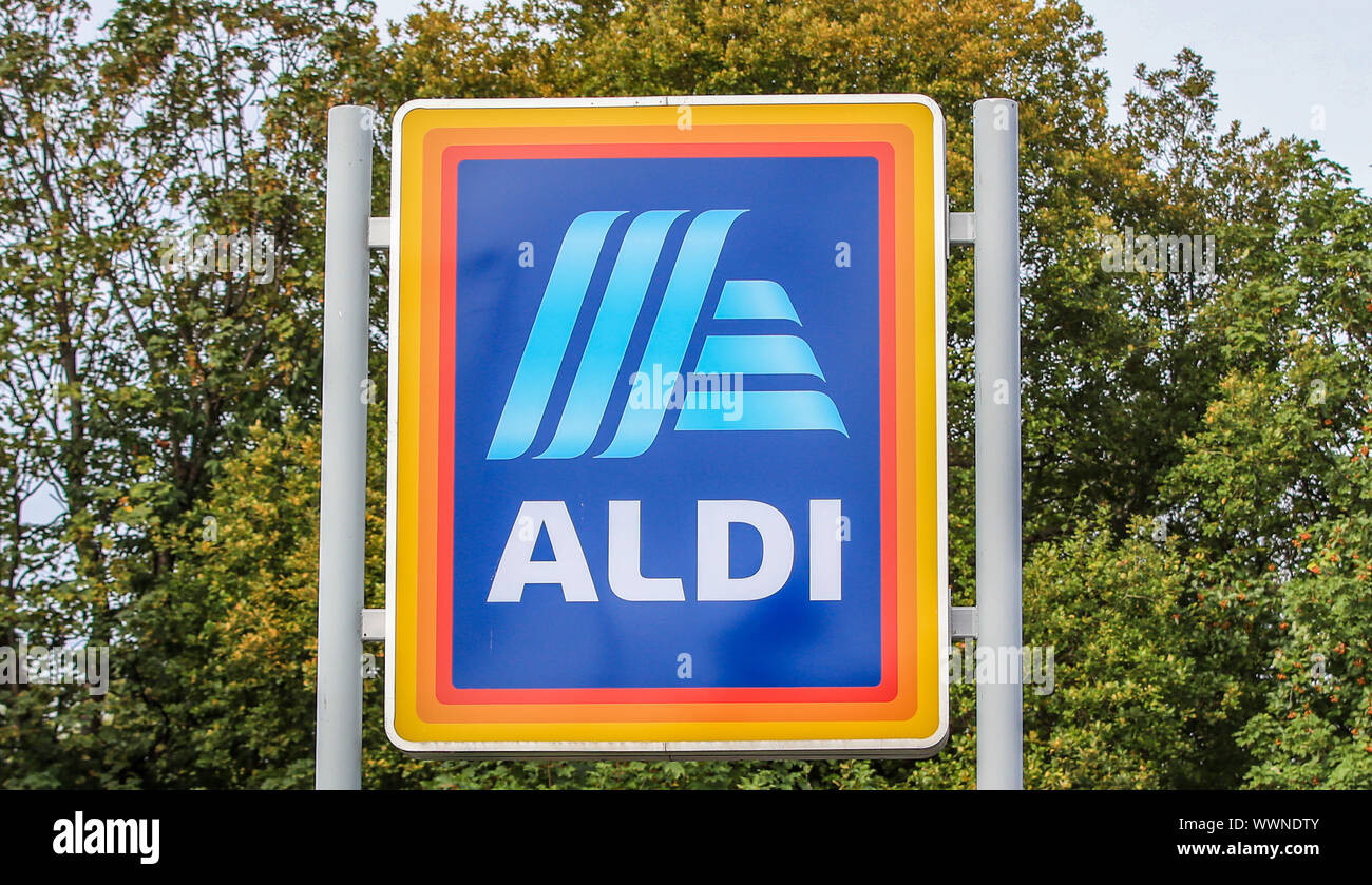 Aldi local hi-res stock photography and images - Alamy