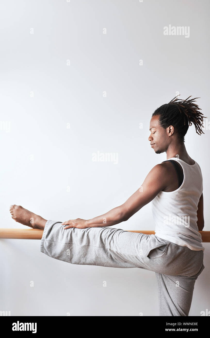 Ballet dancer getting ready hi-res stock photography and images - Alamy