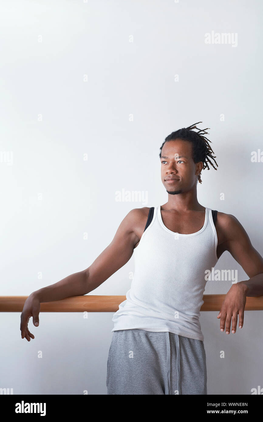 Ballet dancer getting ready hi-res stock photography and images - Alamy