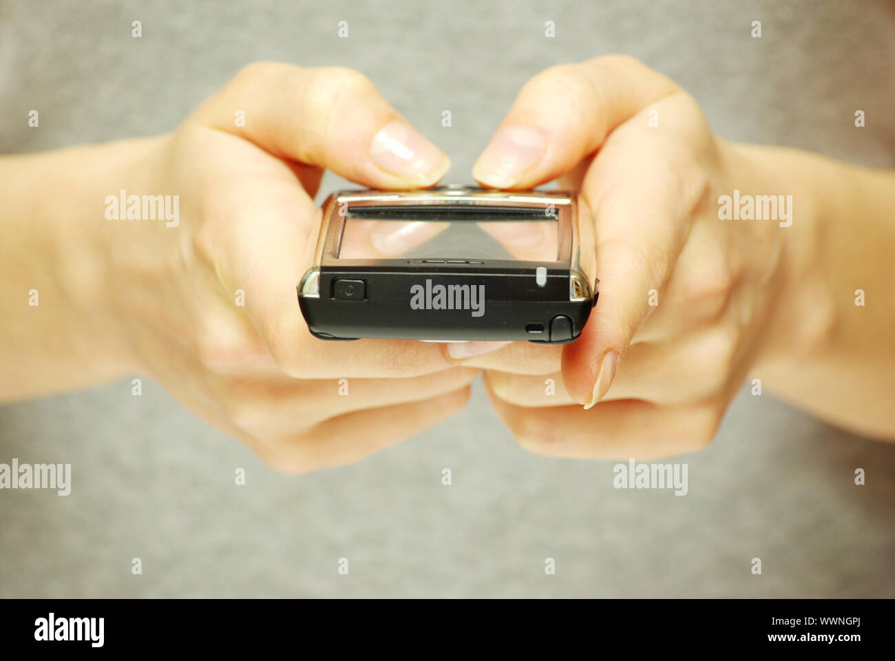 a hands holding a mobile phone for support Stock Photo - Alamy