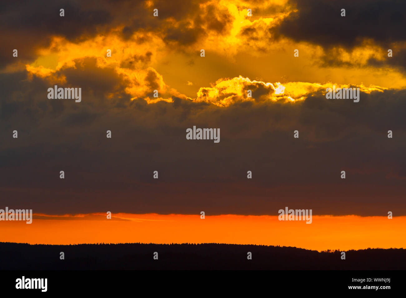 Setting sunset hi-res stock photography and images - Alamy