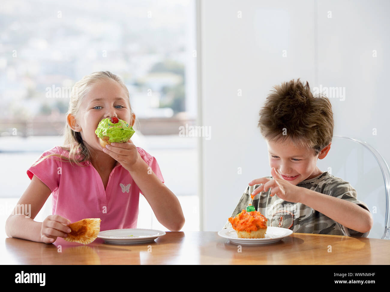 Little Kids Eating Cupcakes Stock Photo - Alamy